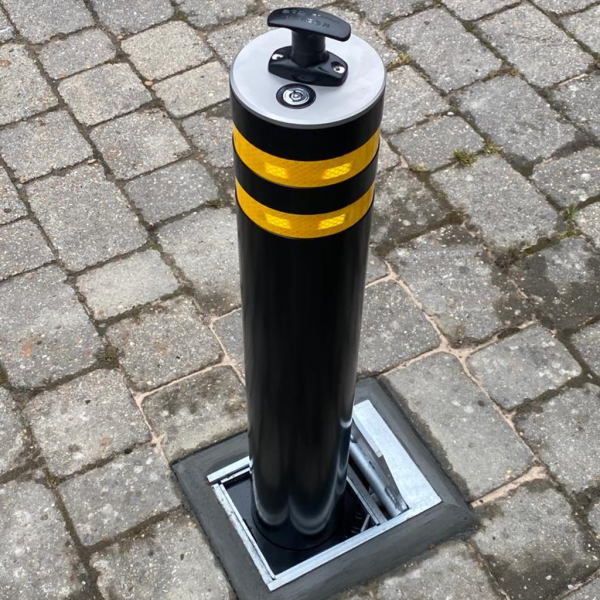 114 670 Lift Assisted Telescopic Bollard (Black) | Domestic ...